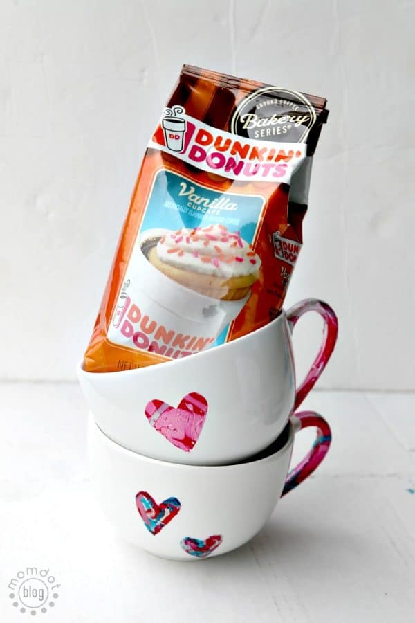Marbling a Coffee Cup DIY - Momdot.com