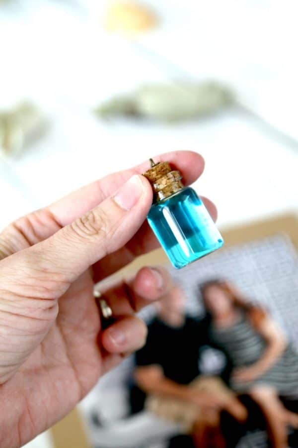 Beach shadow box with sand: DIY