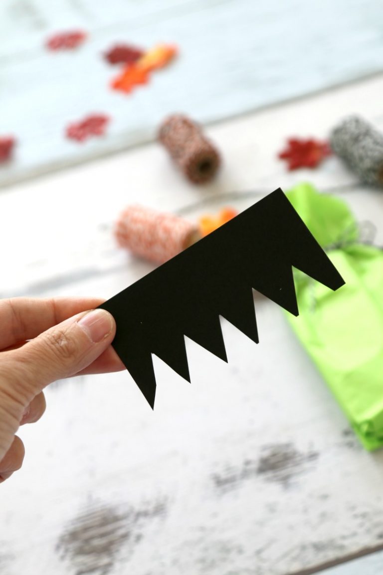 No-Candy Halloween Treat Idea for Trick Or Treaters - Momdot.com