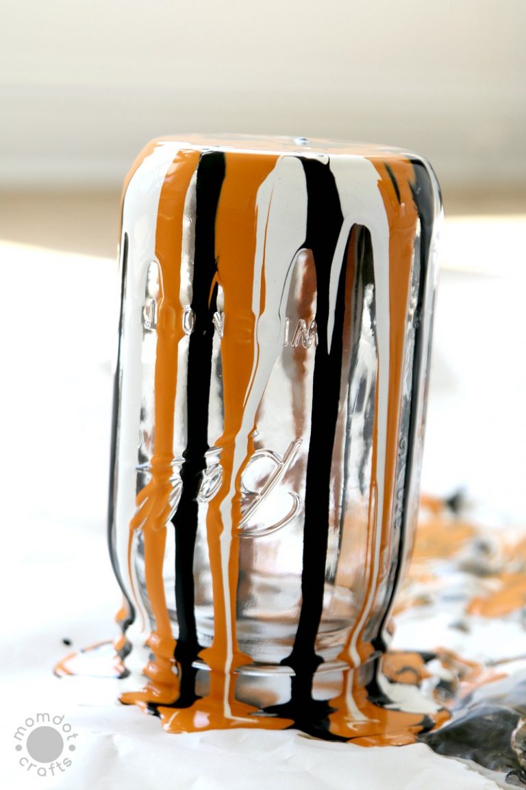 Halloween Drip Painted Mason Jars DIY - Momdot.com