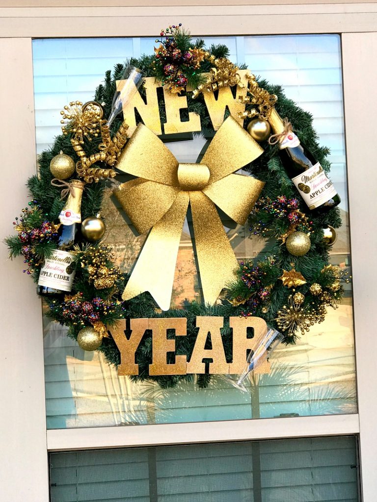 New Year's Eve Wreath DIY - Momdot.com