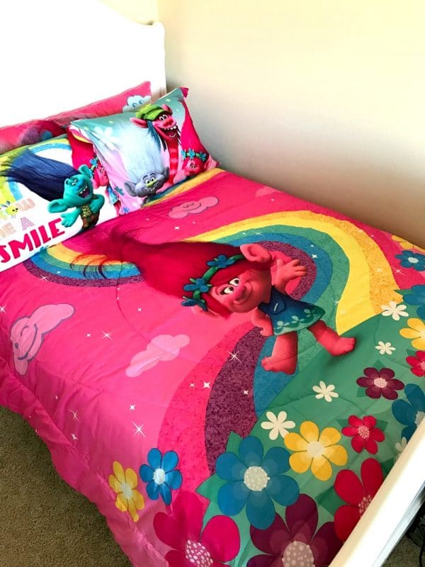 4 Must Have Pieces of Trolls Movie Bedding - Momdot.com
