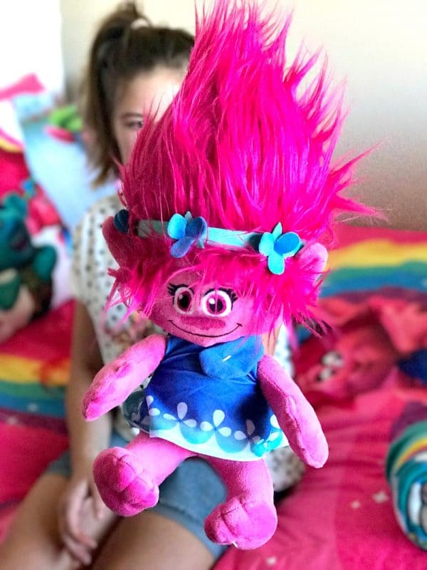 4 Must Have Pieces of Trolls Movie Bedding - Momdot.com