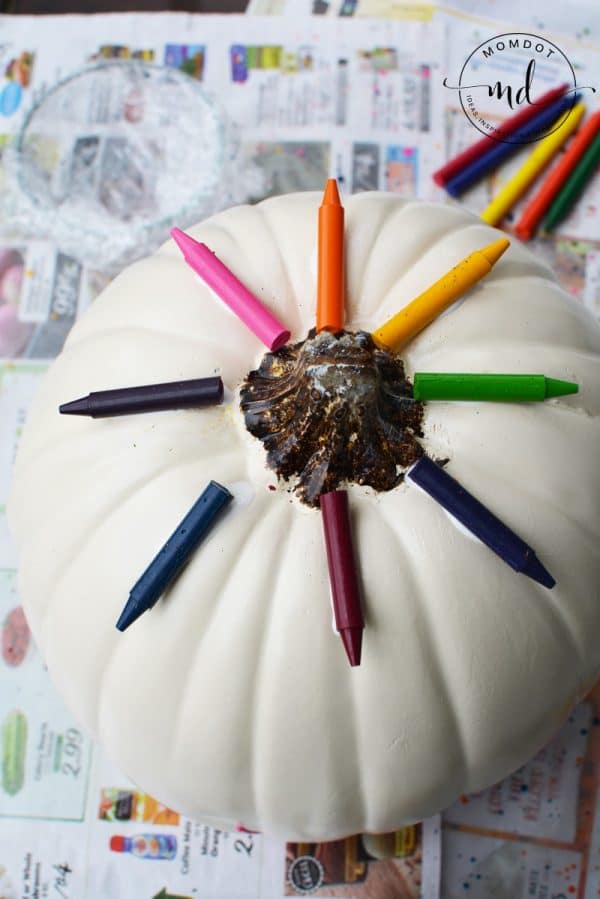 Melting Crayon Pumpkin Decorating Tutorial - Momdot.com