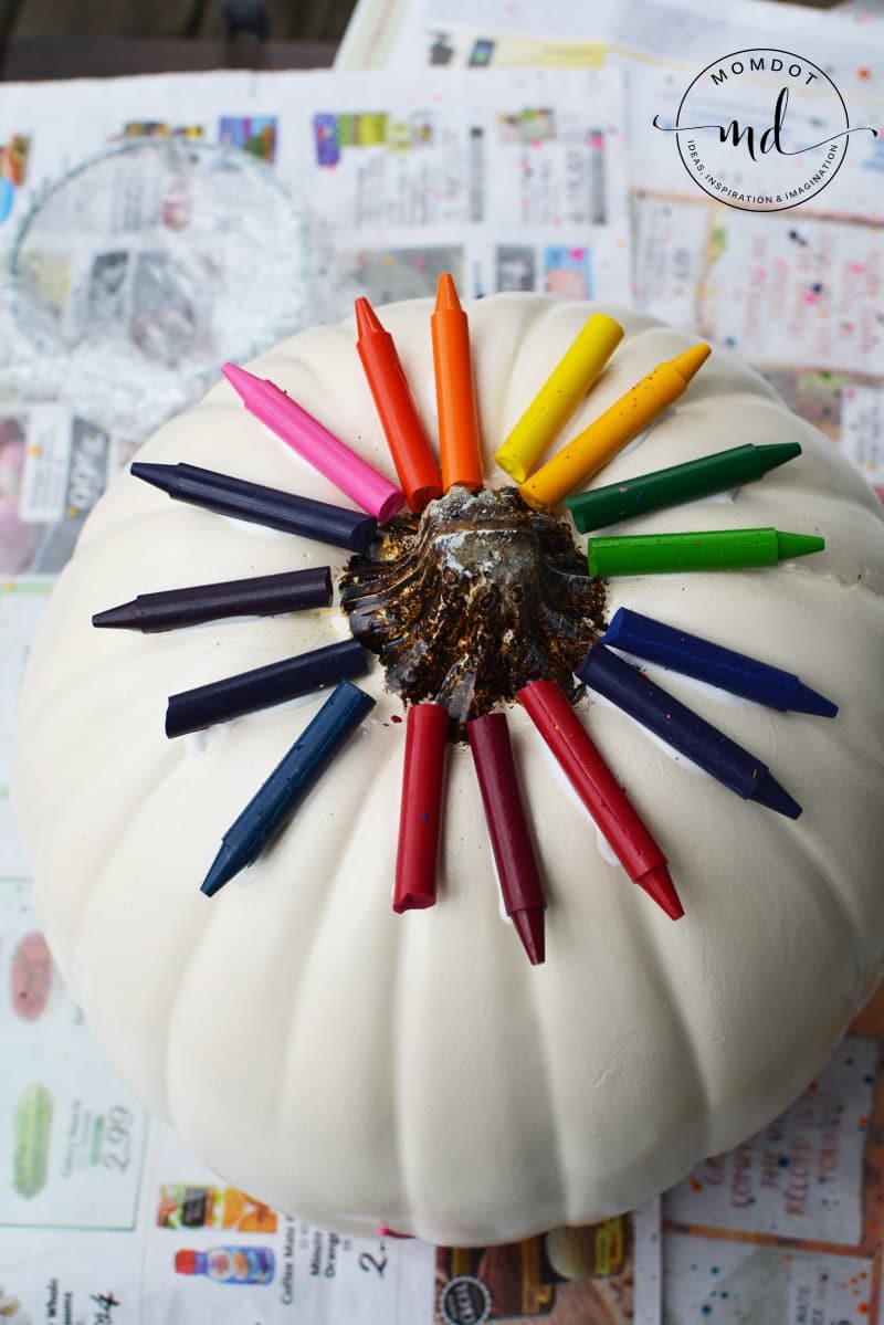 Melting Crayon Pumpkin Decorating Tutorial - Momdot.com Melting Crayon Pumpkin Decorating Tutorial - Momdot.com