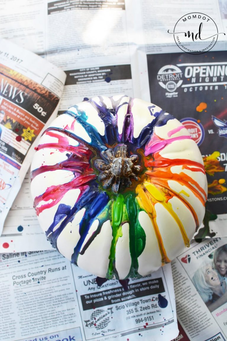 Melting Crayon Pumpkin Decorating Tutorial - Momdot.com