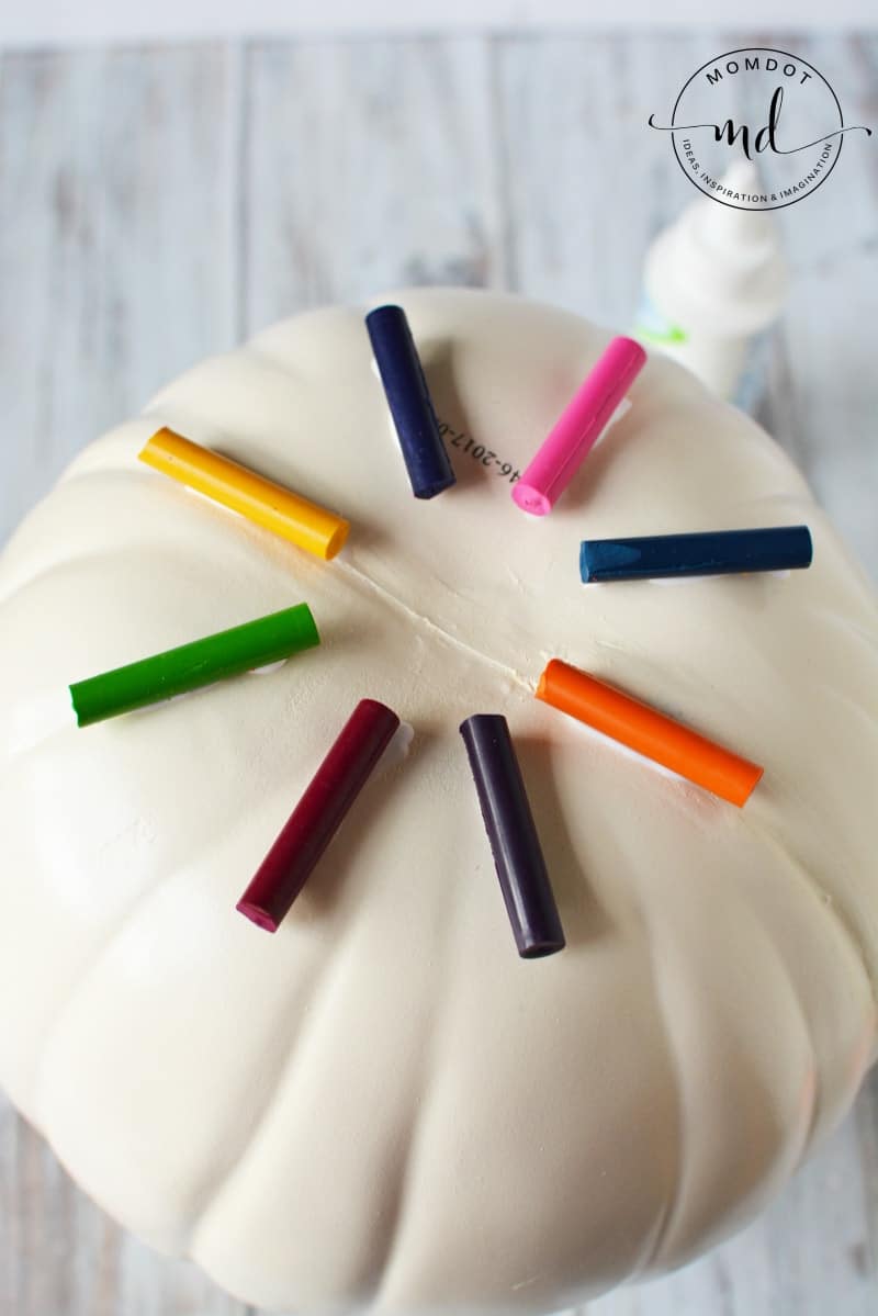 Melting Crayon Pumpkin Decorating Tutorial - Momdot.com Melting Crayon Pumpkin Decorating Tutorial - Momdot.com