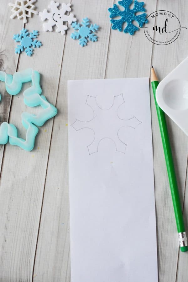 Snowflake Mason Jar DIY : Christmas Mason Jar Tutorial - Momdot.com