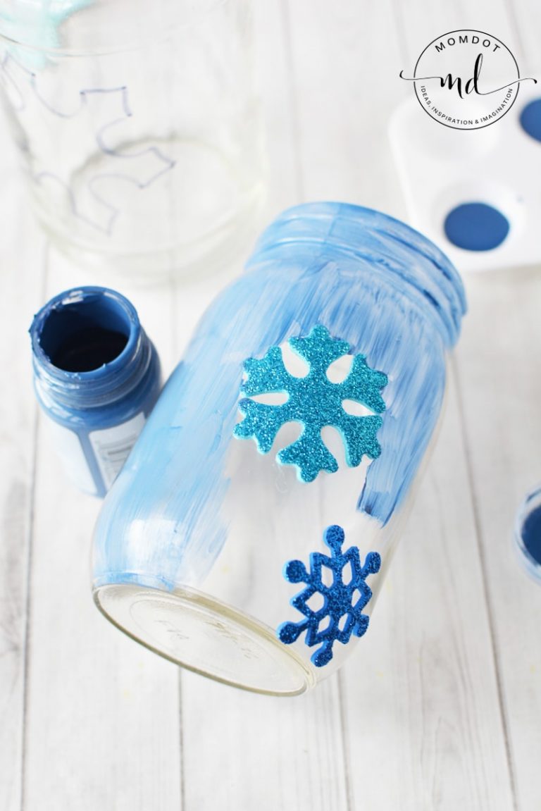Snowflake Mason Jar DIY : Christmas Mason Jar Tutorial - Momdot.com