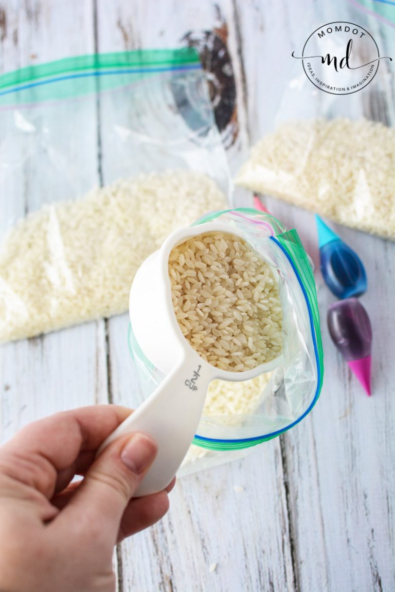 How to Dye Rice | DIY Colored Rainbow Rice - Momdot.com