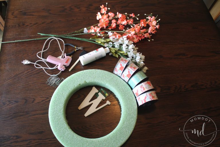 Easy DIY Spring Wreath: Enjoy The Warmer Weather in Style - Momdot.com