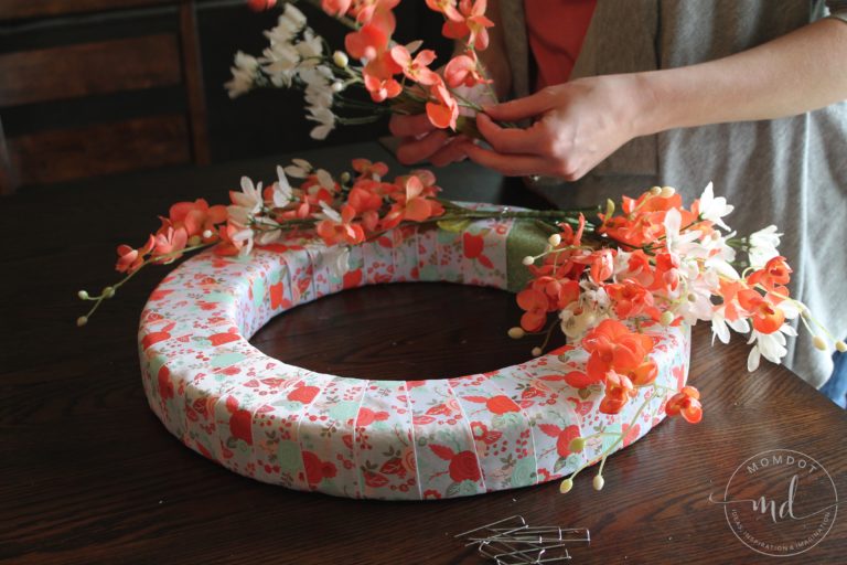 Easy DIY Spring Wreath: Enjoy The Warmer Weather in Style - Momdot.com