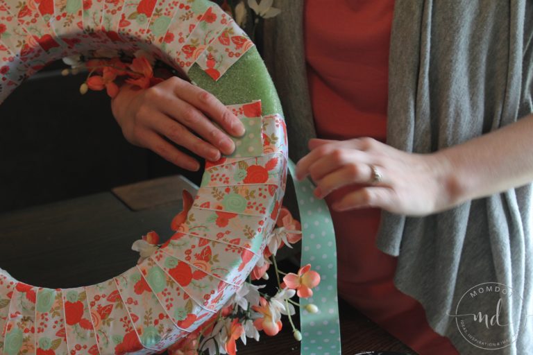 Easy DIY Spring Wreath: Enjoy The Warmer Weather in Style - Momdot.com