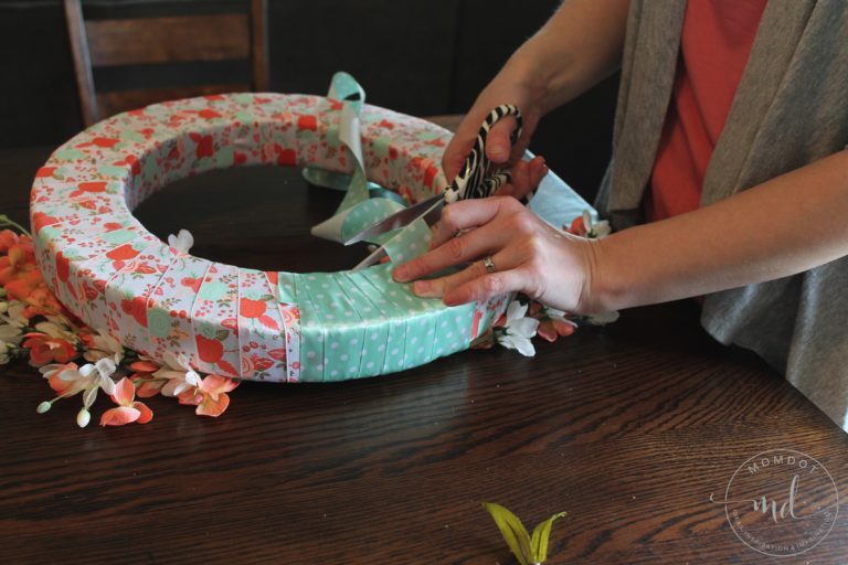 Easy DIY Spring Wreath: Enjoy The Warmer Weather in Style - Momdot.com