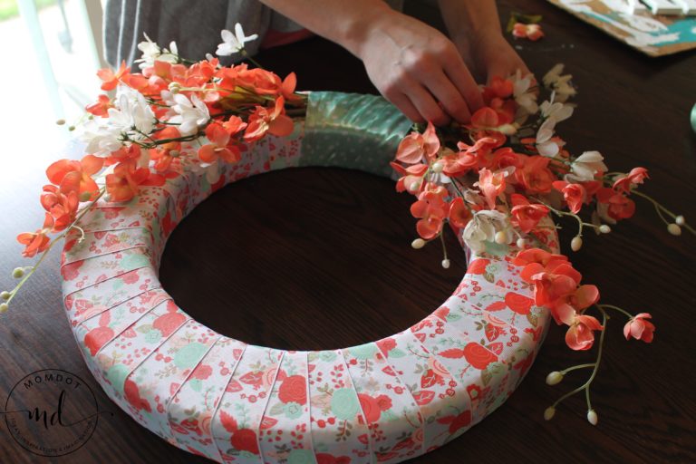Easy DIY Spring Wreath: Enjoy The Warmer Weather in Style - Momdot.com