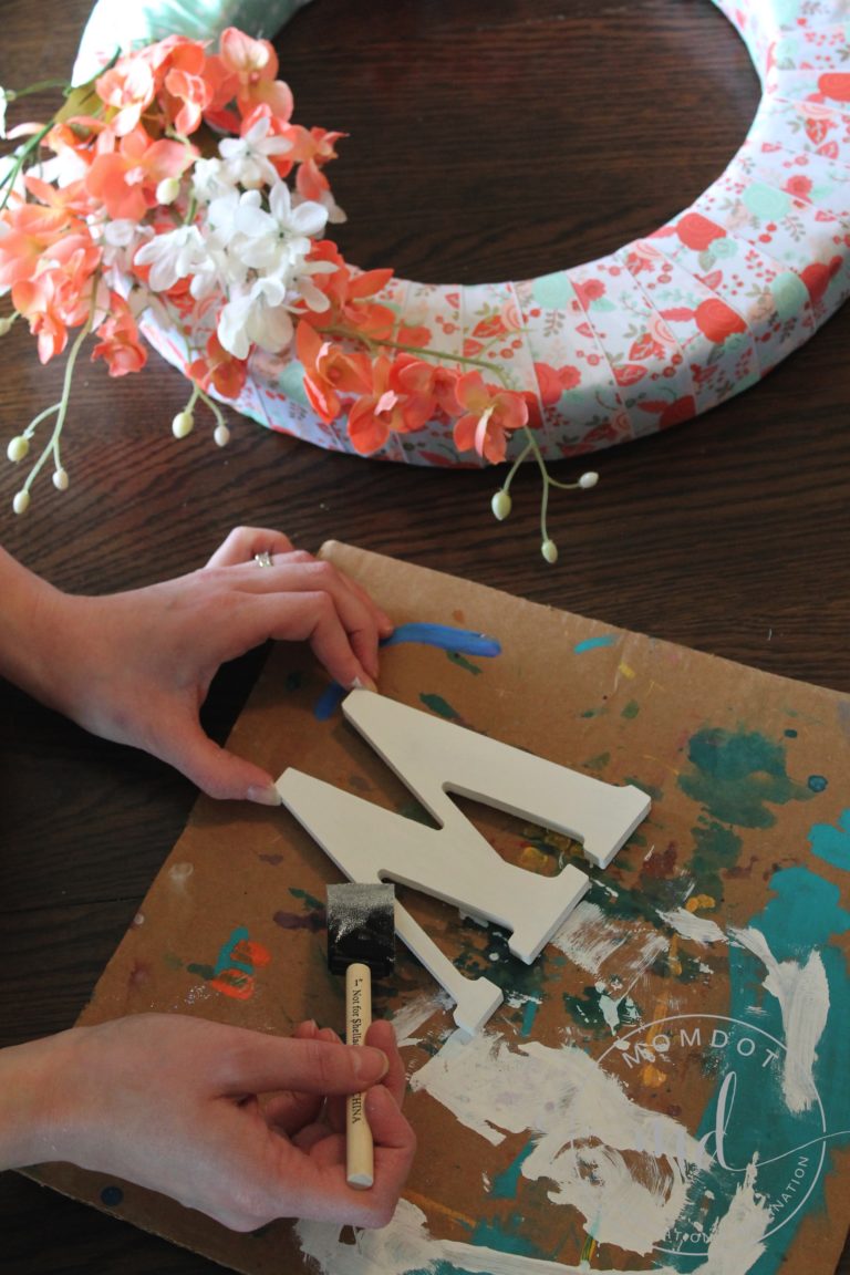 Easy DIY Spring Wreath: Enjoy The Warmer Weather in Style - Momdot.com