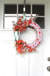 Easy DIY Spring Wreath: Enjoy The Warmer Weather in Style - Momdot.com