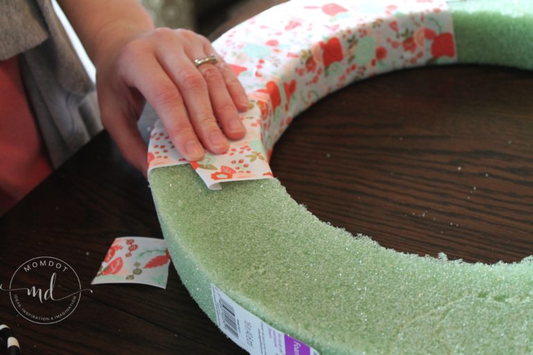 Easy DIY Spring Wreath: Enjoy The Warmer Weather in Style - Momdot.com