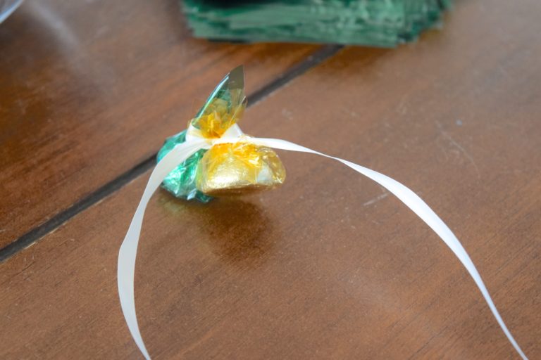 Candy Lei: A simple Graduation gift - Momdot.com